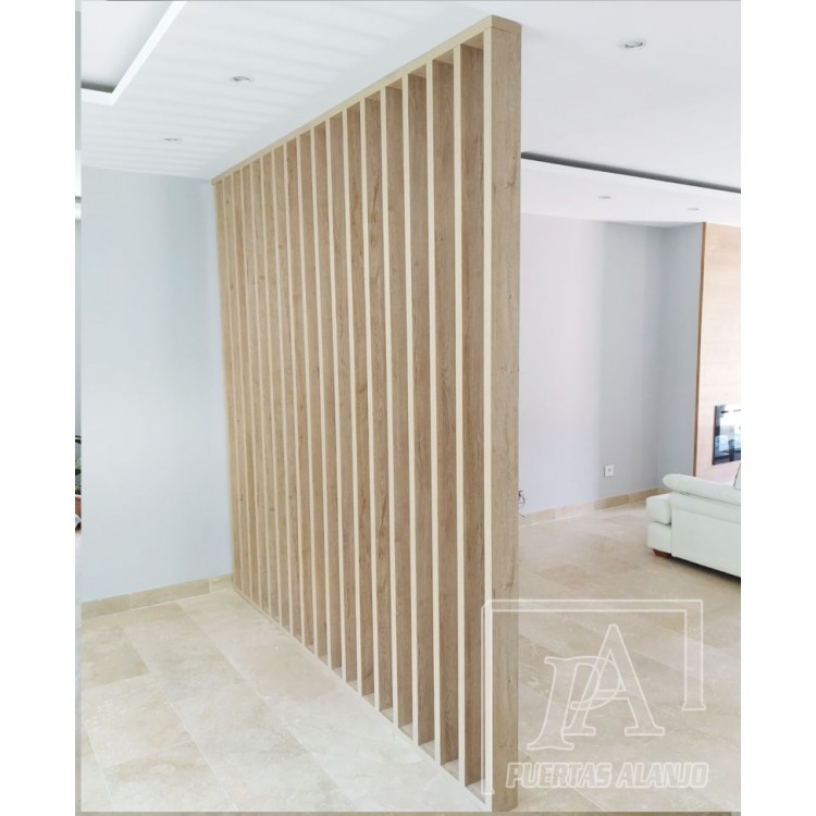 Instalación de Muro Decorativo con Listones de Madera. Puertas Alanjo ...